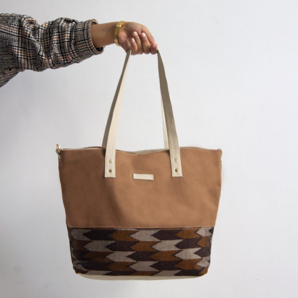Buna Flip Tote – Dune – DOCHAA